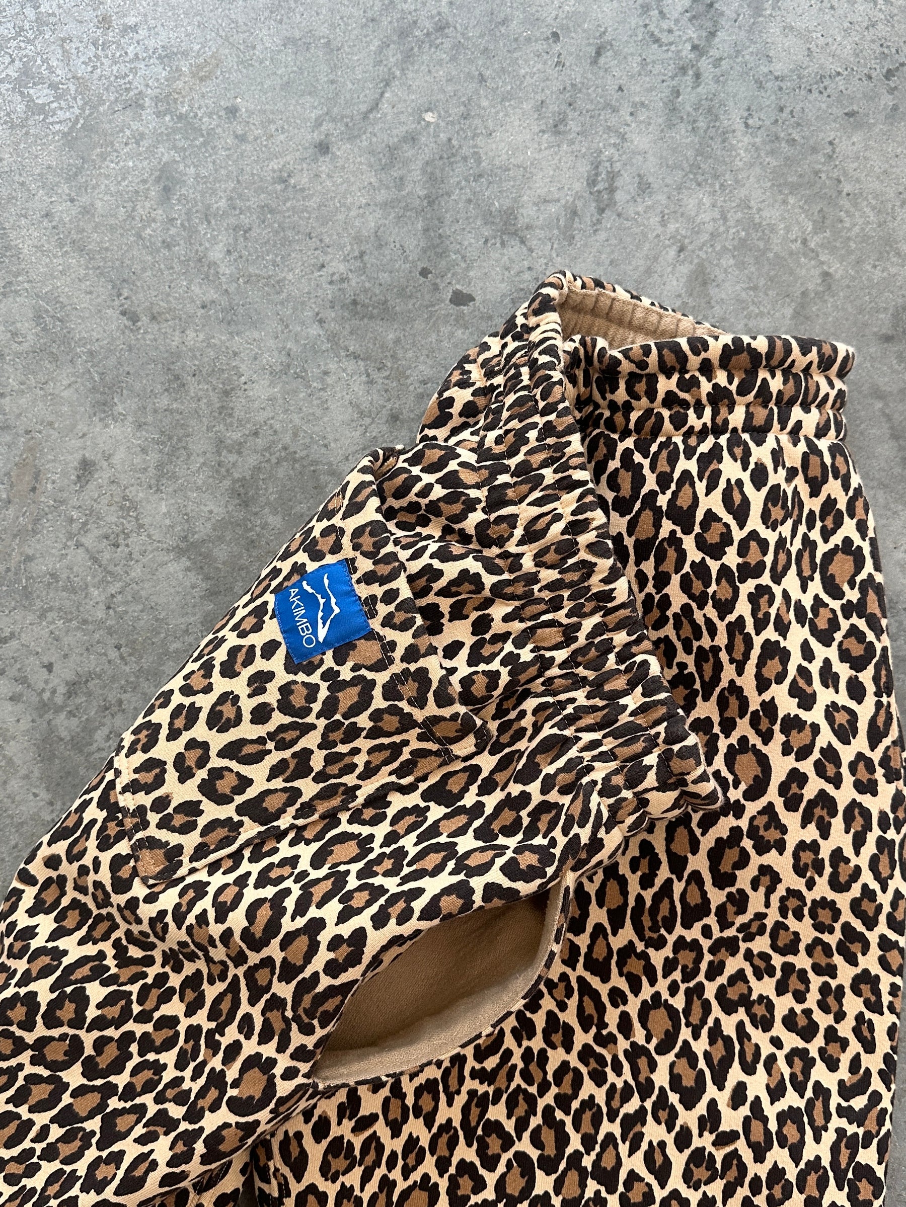 AKIMBO STRAIGHT-LEG SWEATPANTS - LEOPARD